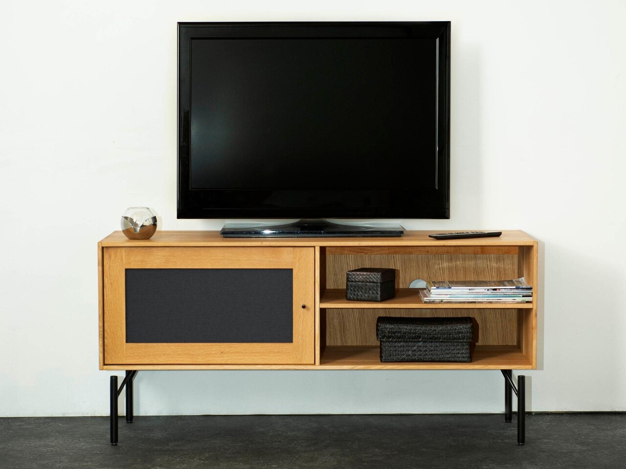 Nu på TILBUD - Square Classic TV-bord - opstilling 39 - bolighuset.dk