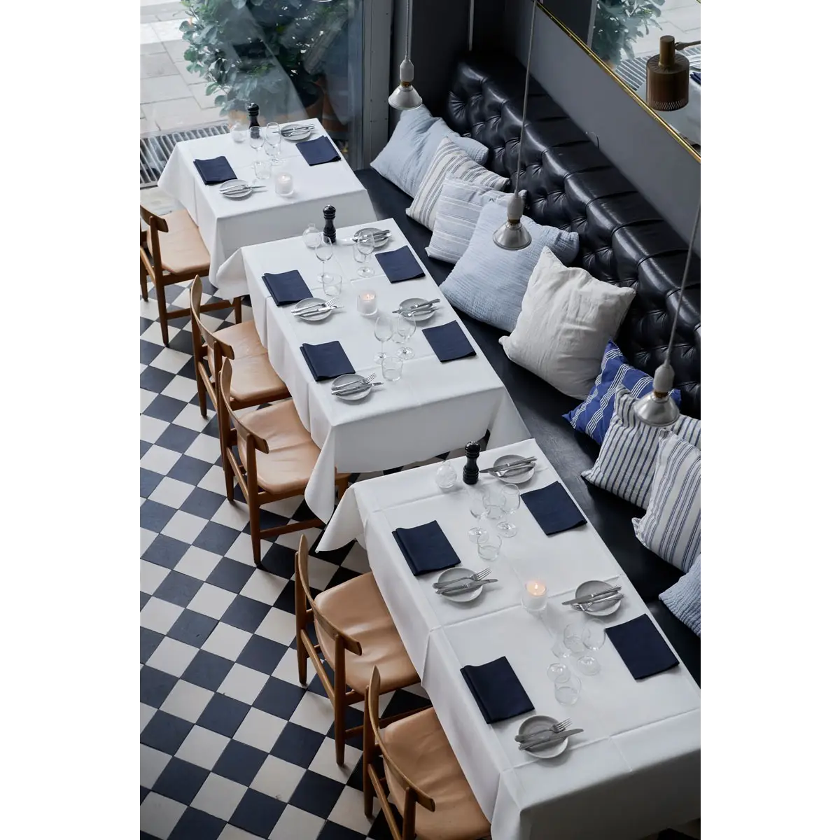 Hvid dug Evolin Duni 127x220cm - 25 stk - Køb billigt på Grafical.dk