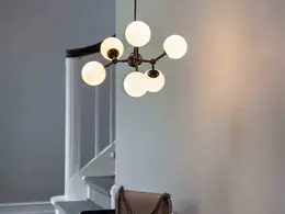 Nu på TILBUD - Halo Design Atom pendel - prismatch - bolighuset.dk