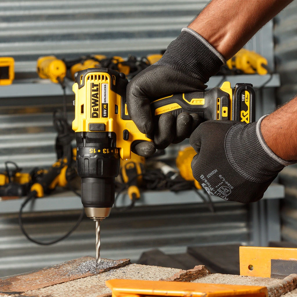 Boremaskine DeWALT DCD777S2T 2 batterier lader og TSTAK kasse
