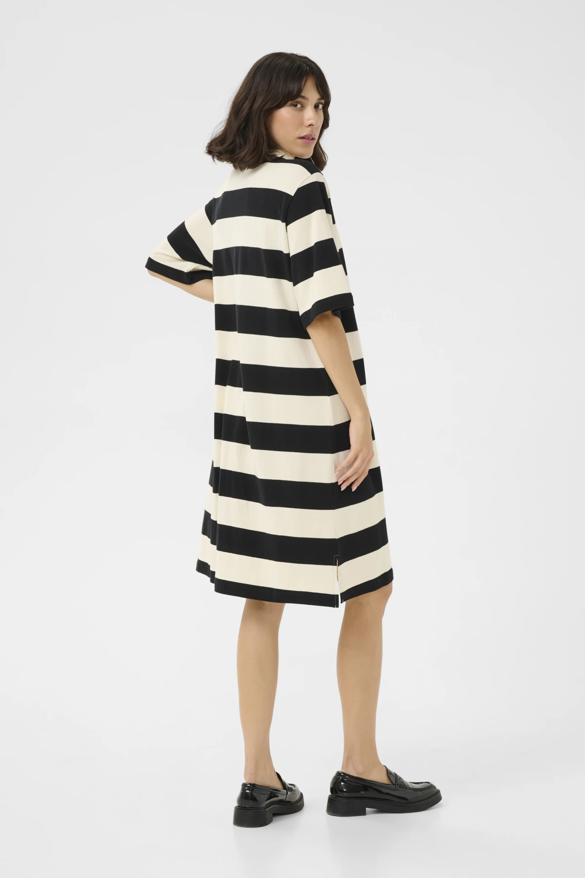 10552401 KJOLER Black/Off White Wide Stripe fra Kaffe.