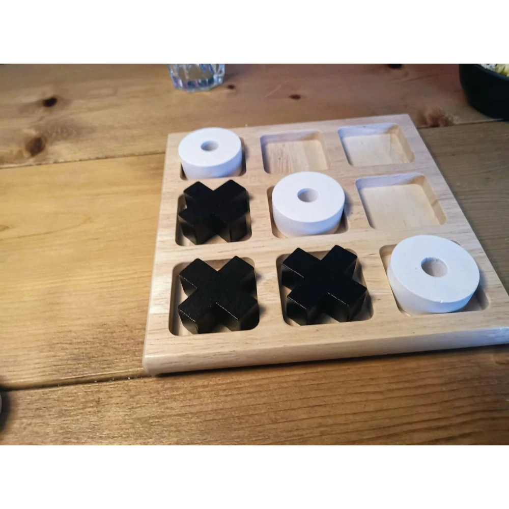 Kryds og Bolle i træ (sort & hvid) 4 år