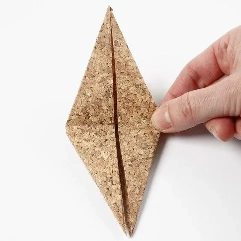 Origami fugl ophængt med perler