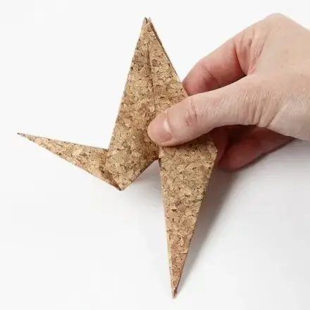 Origami fugl ophængt med perler