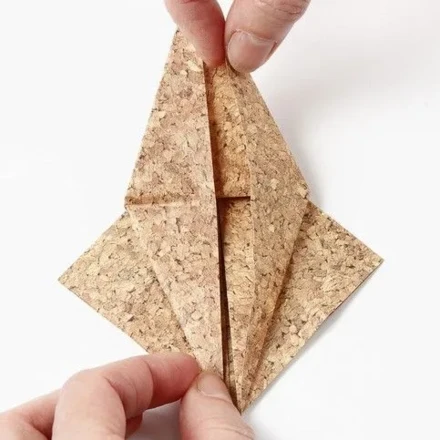 Origami fugl ophængt med perler