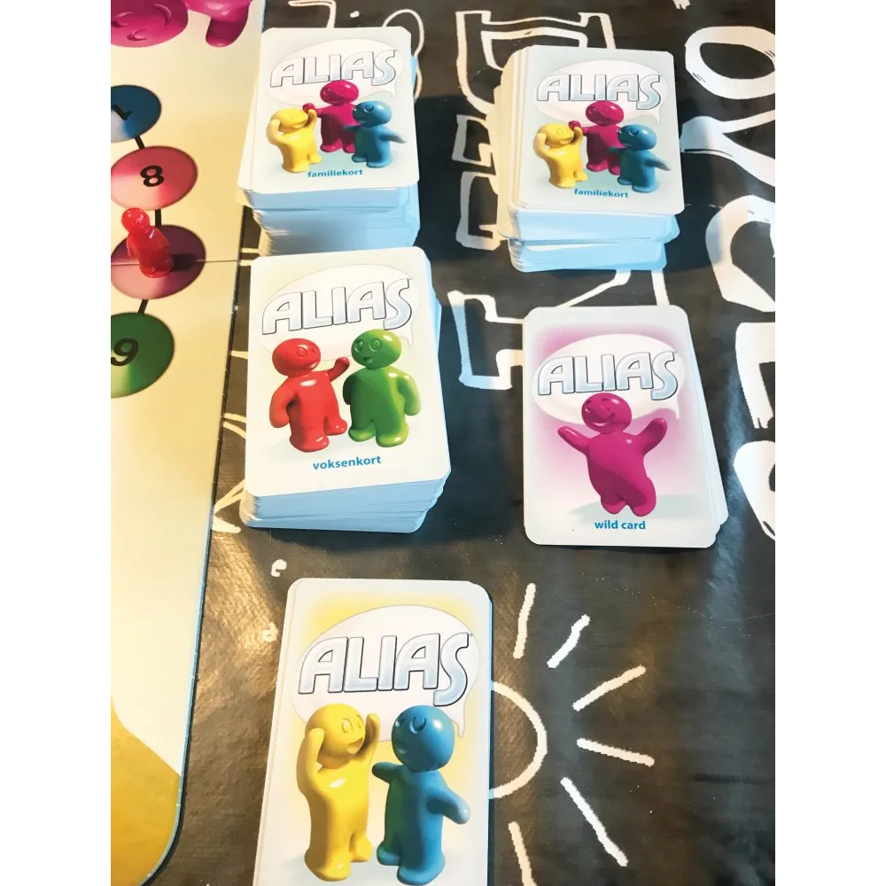 Alias - Ordforklarings spil: Sjov og lærerig underholdning.