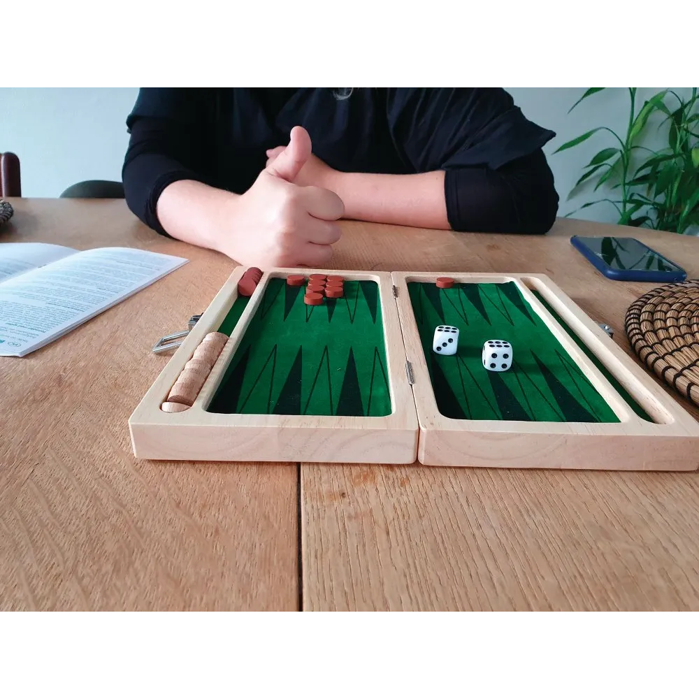 "Køb Backgammon i Træ - Perfekt til Børn fra 7 år"