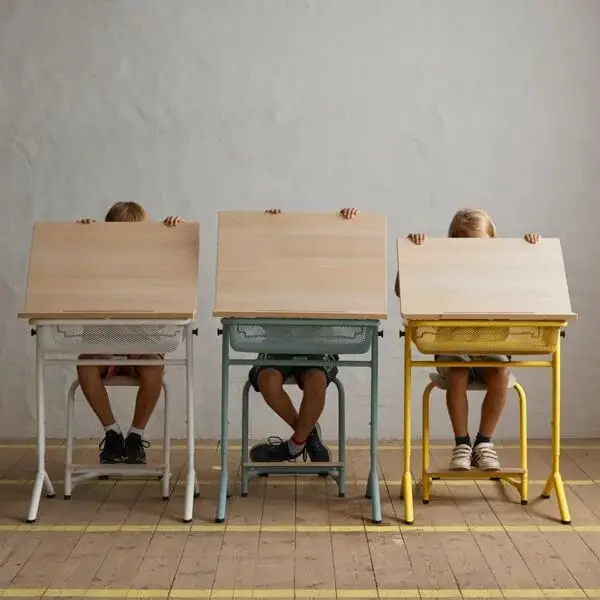 Elevbord Atlas 1128, 650x550mm, eg højtrykslaminat, hvidt stel » Køb billigt på Grafical.dk