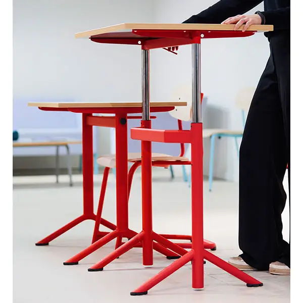 Elevbord Atlas 1132, 700x600mm, eg højtrykslaminat, rødt stel » Køb billigt på Grafical.dk