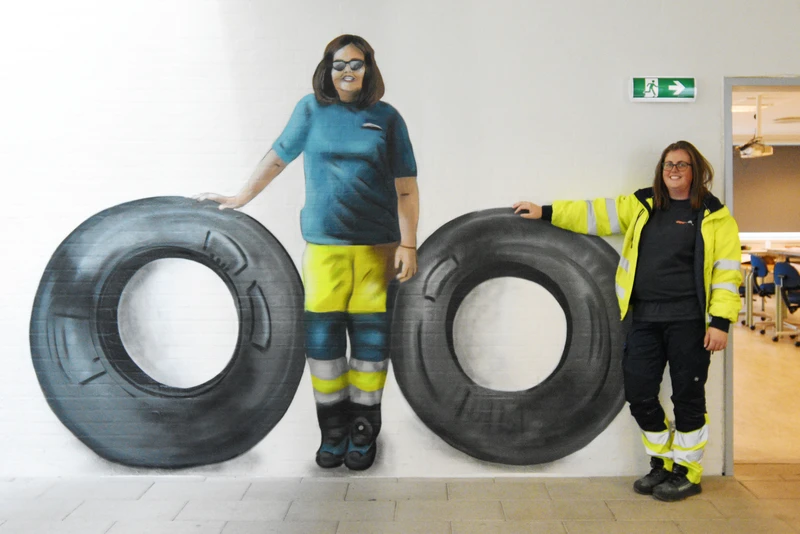 Ny kunst hos AMU Nordjylland: Eleonora godschauffør er blevet foreviget!