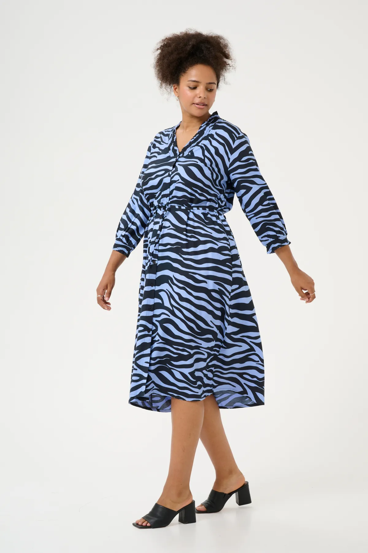 10583054 KJOLER Blue / Black graphic fra Kaffe Curve.