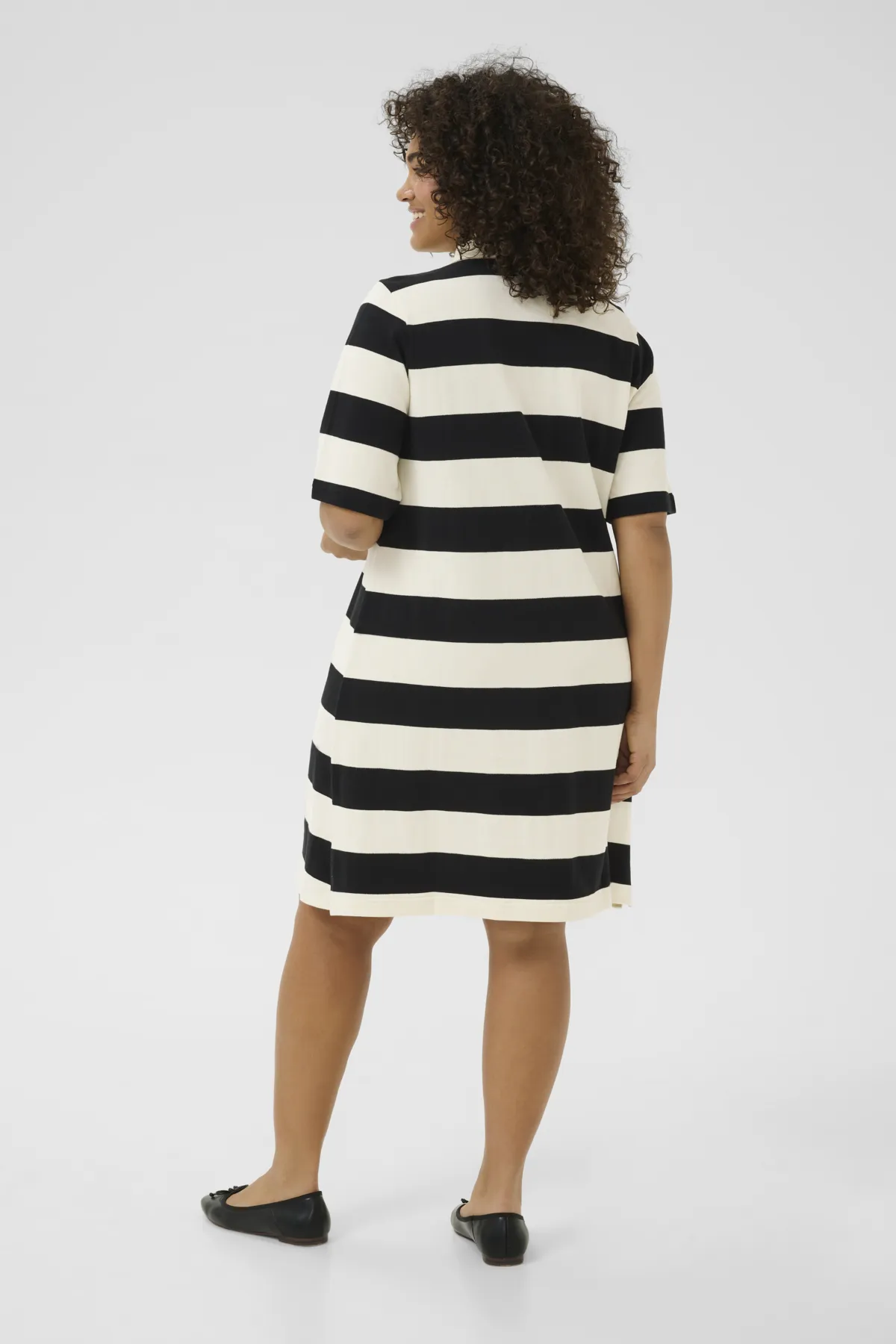 10583524 KJOLER Black/Off White Wide Stripe fra Kaffe Curve.