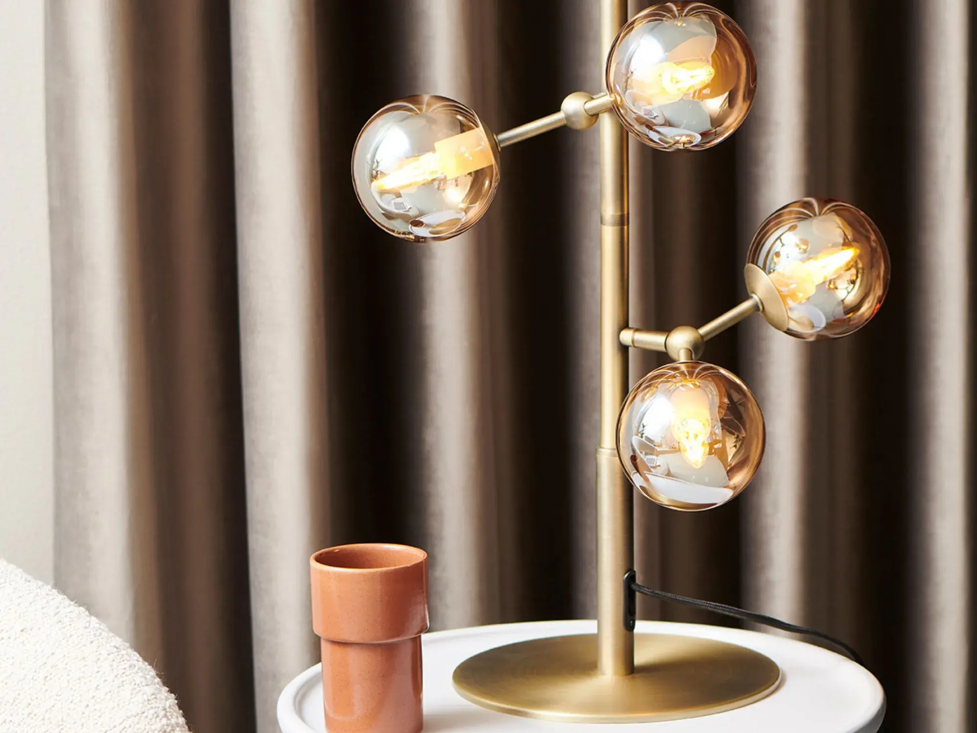 Nu på TILBUD - Halo Design Atom pendel - prismatch - bolighuset.dk