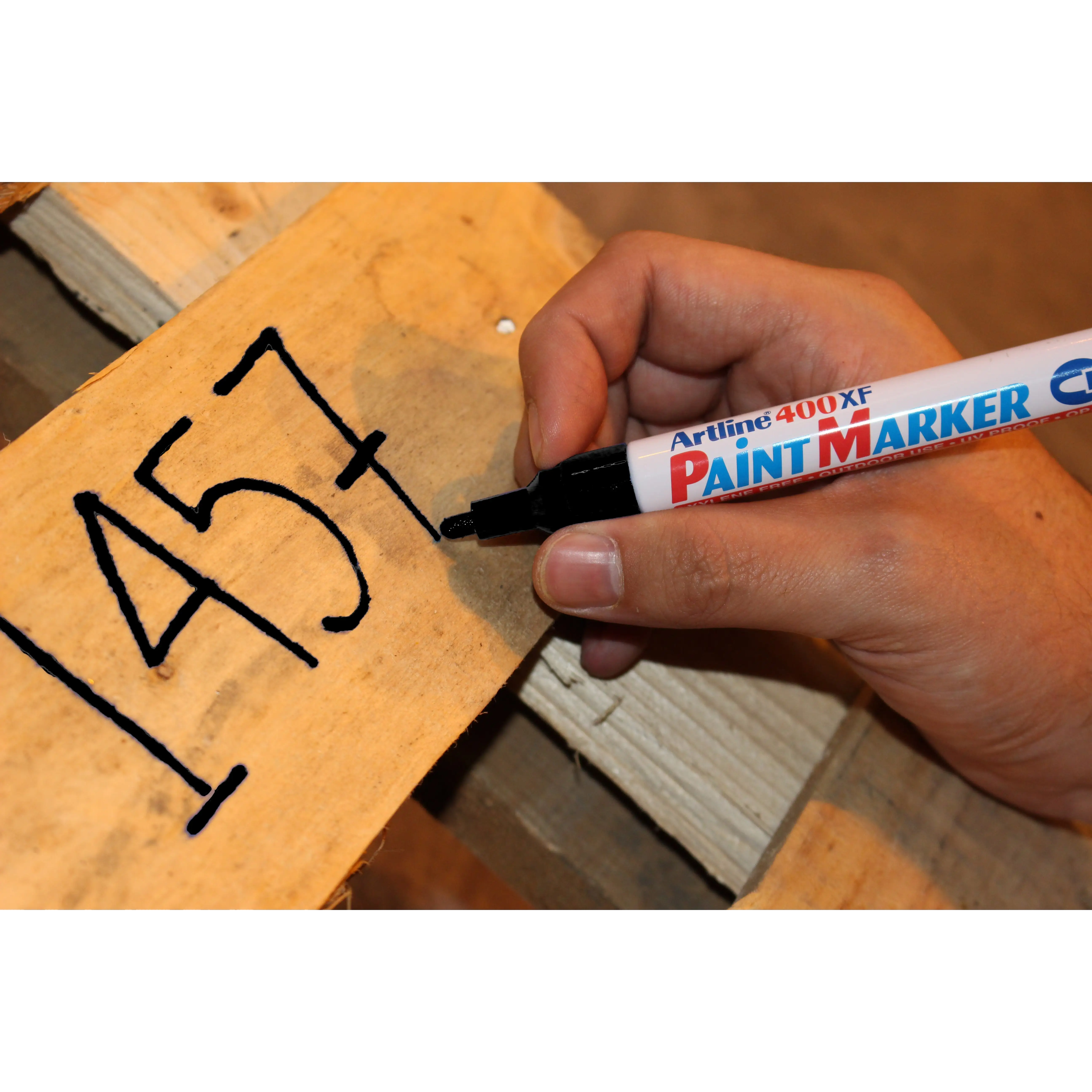 Paint marker - Artline 400XF - sort - 2,3 mm rund spids - Køb minimum 12 stk.