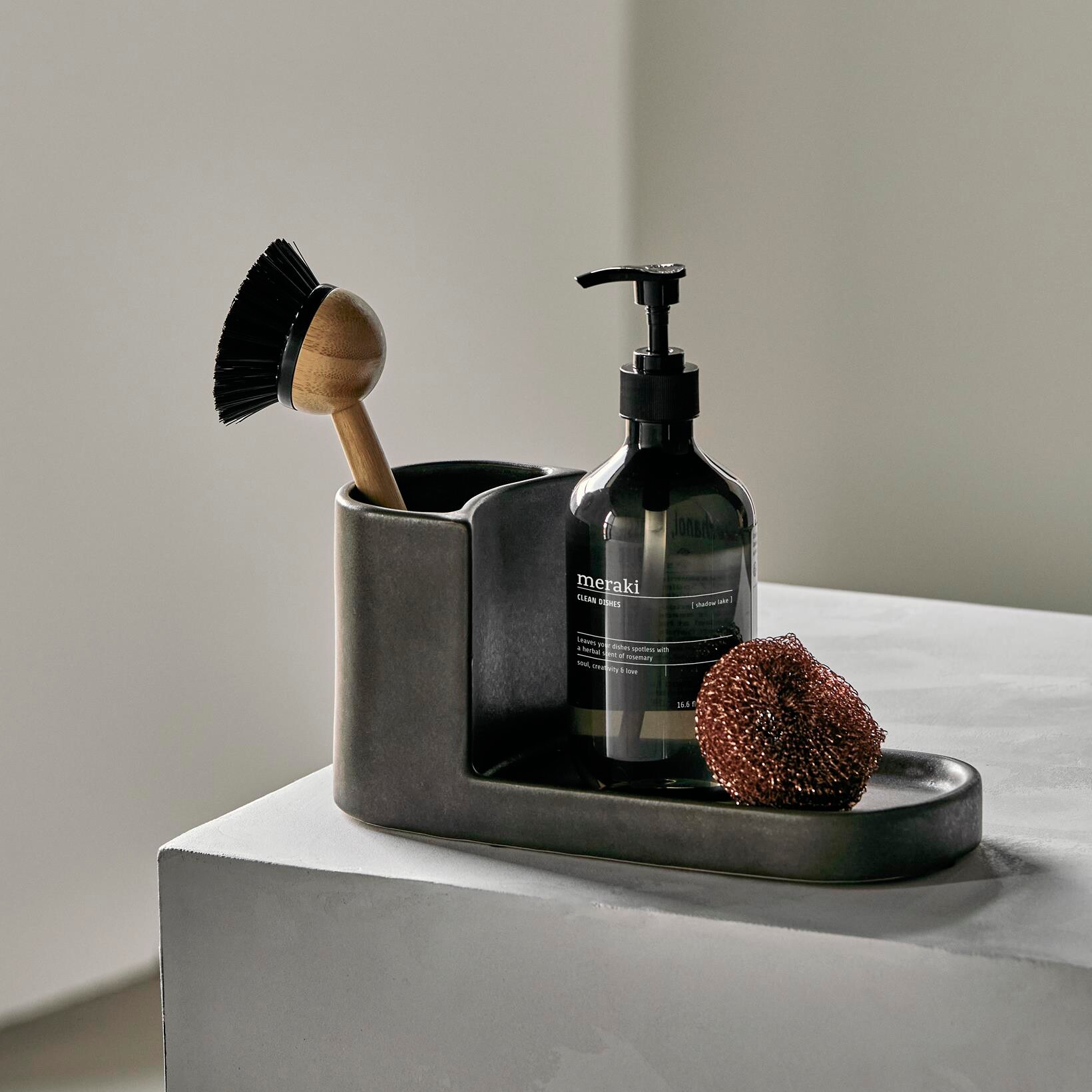 Meraki Brush & Soap Holder Datura Dark Grey Large - Livingshop.dk