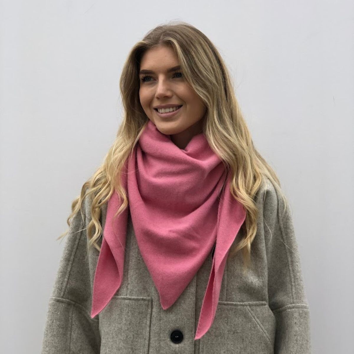 Triangle L-11 rosa tørklæde - Rosas | Rikke Solberg