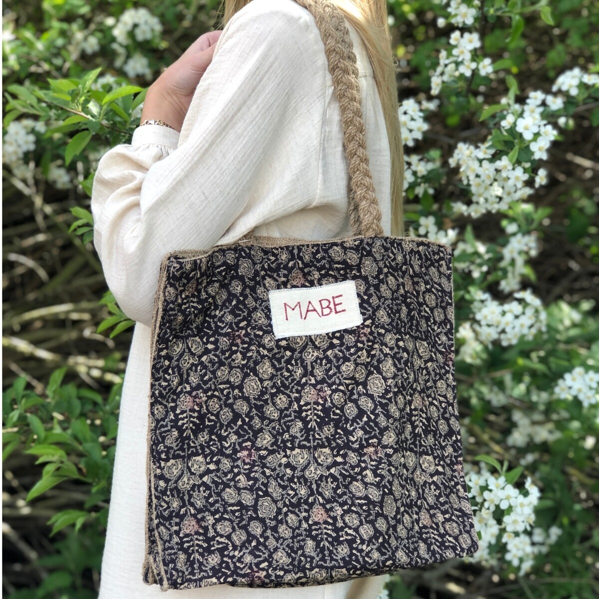 Blockprint And Jute Tote sort taske - M.A.B.E | Rikke Solberg