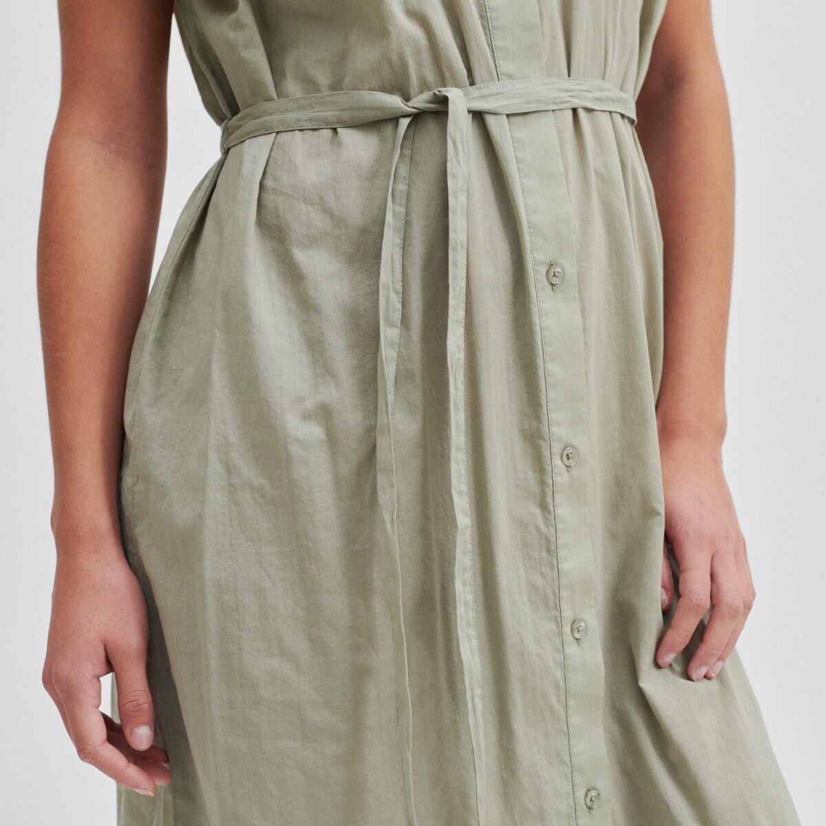 Sittasol støvet grøn kjole - Second Female | Rikke Solberg