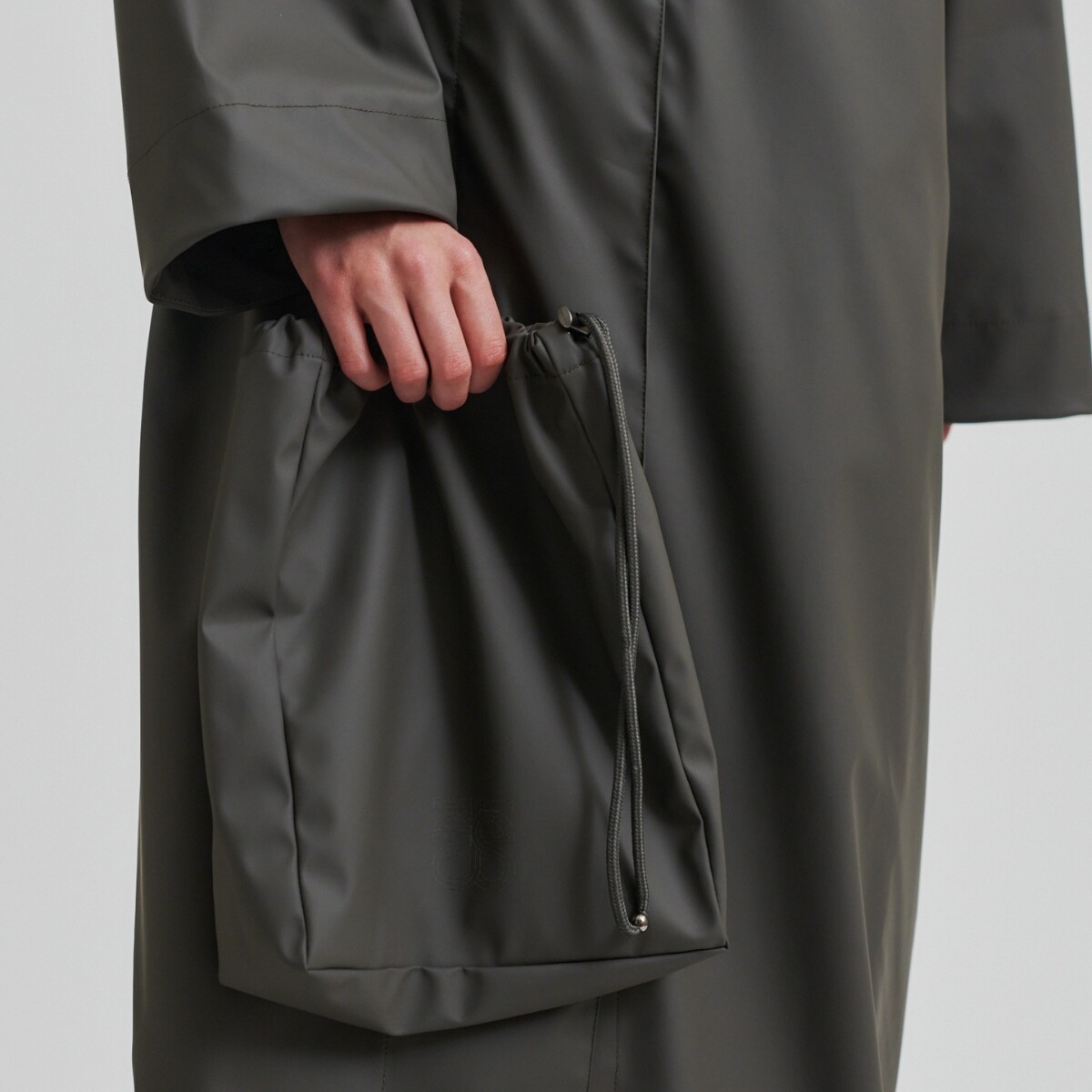 Stormie mørk grå regnjakke - Second Female | Rikke Solberg