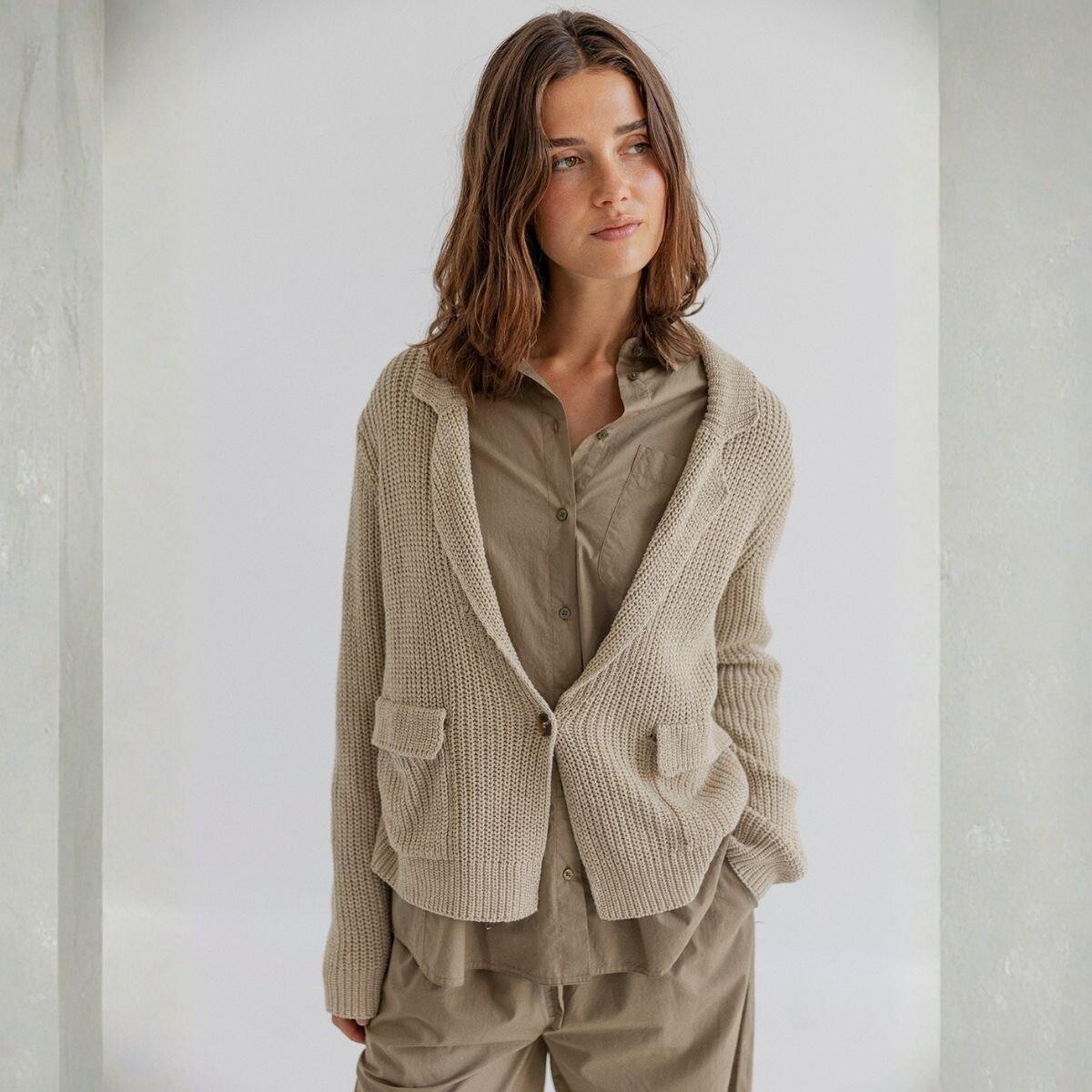Barney sand cardigan - Project AJ117 | Rikke Solberg