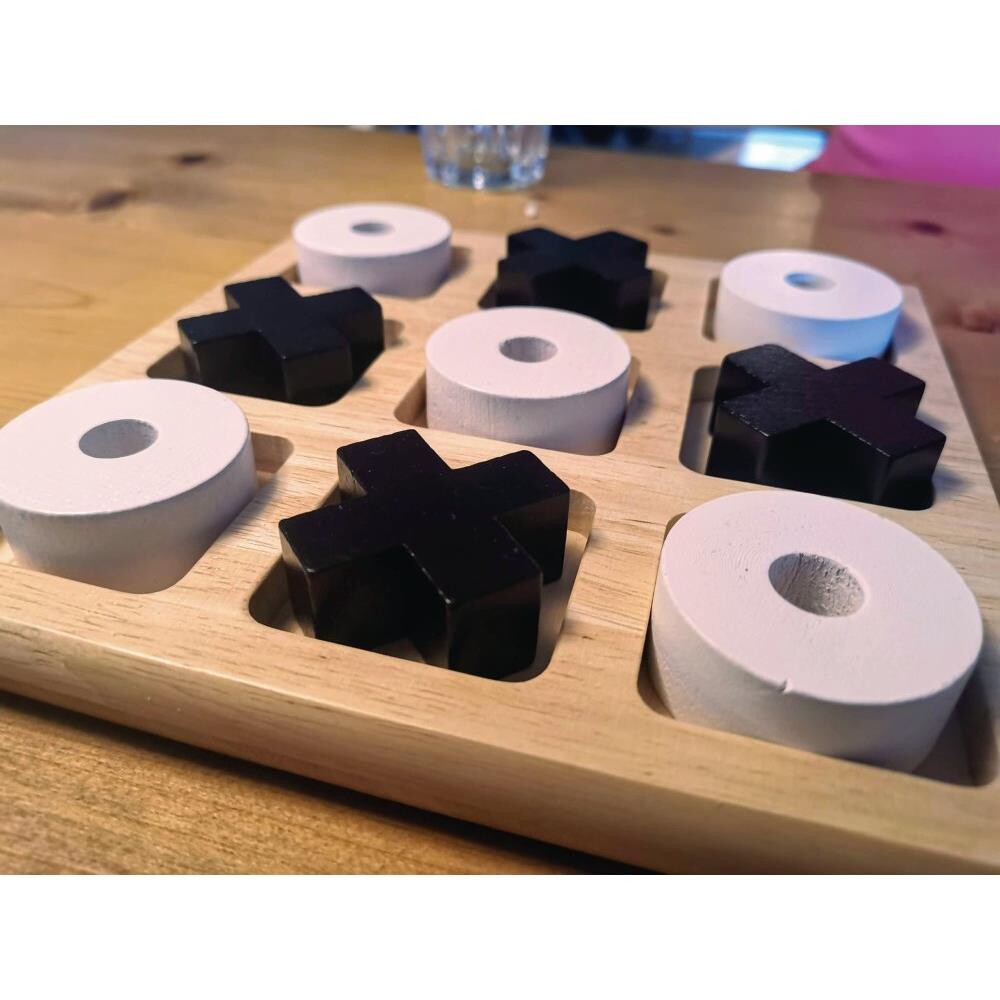 Kryds og Bolle i træ (sort & hvid) 4 år