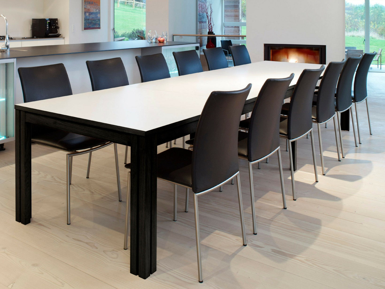 Skovby SM 24 spisebord inkl. 3 tillægsplader - hvid laminat m. sort ...